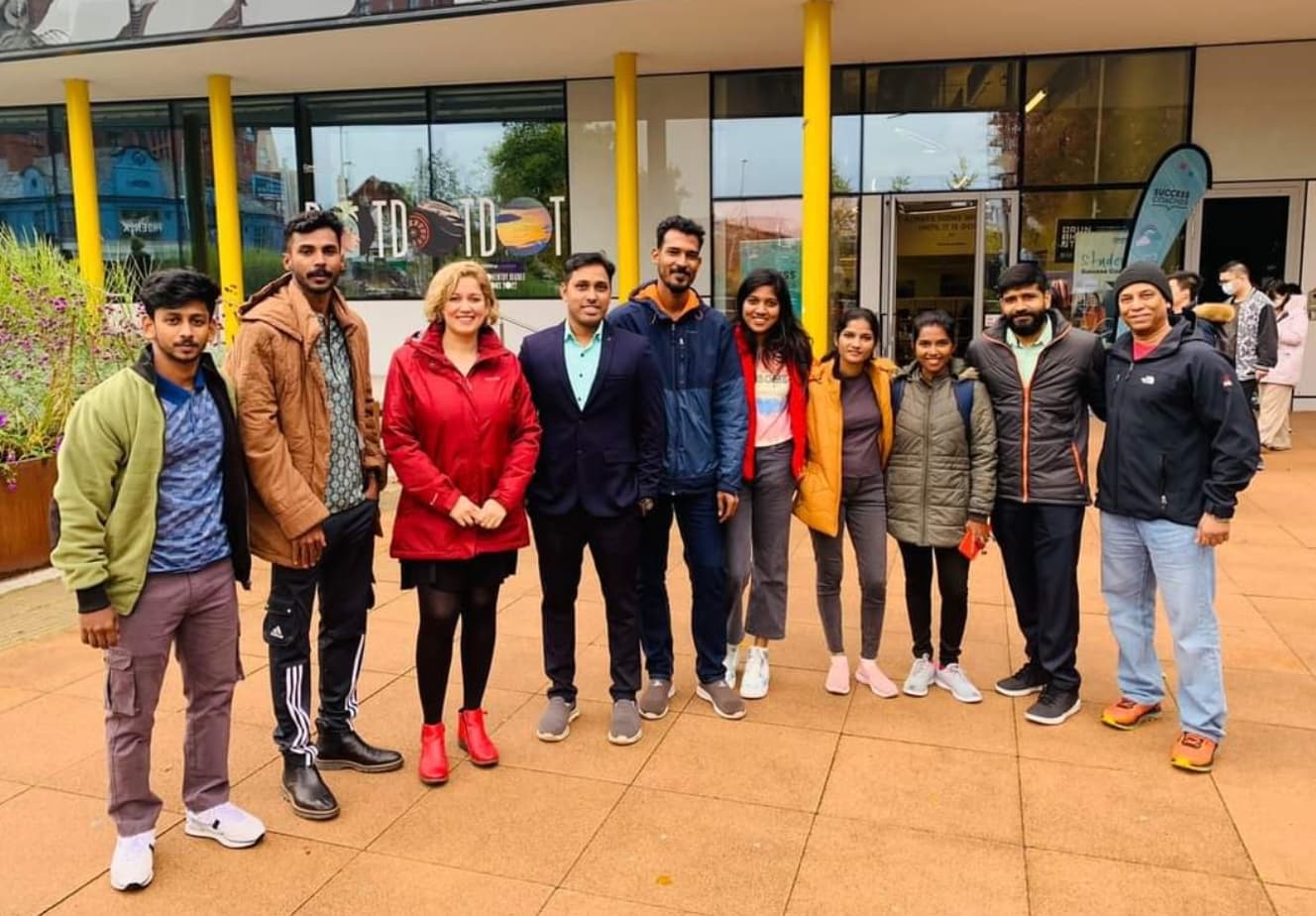 മലപ്പുറം സ്വദേശി മുഹമ്മദ് ജുനൈസ് യുകെ ആസ്ഥാനമായി തുടങ്ങിയ എഡ്യൂക്കേഷണ ...